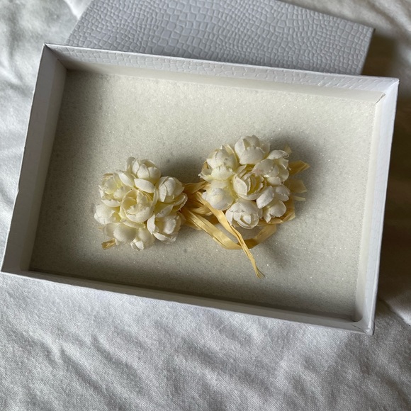 Hawaiian Vintage | Jewelry | Vintage Hawaiian Pikake Earrings | Poshmark